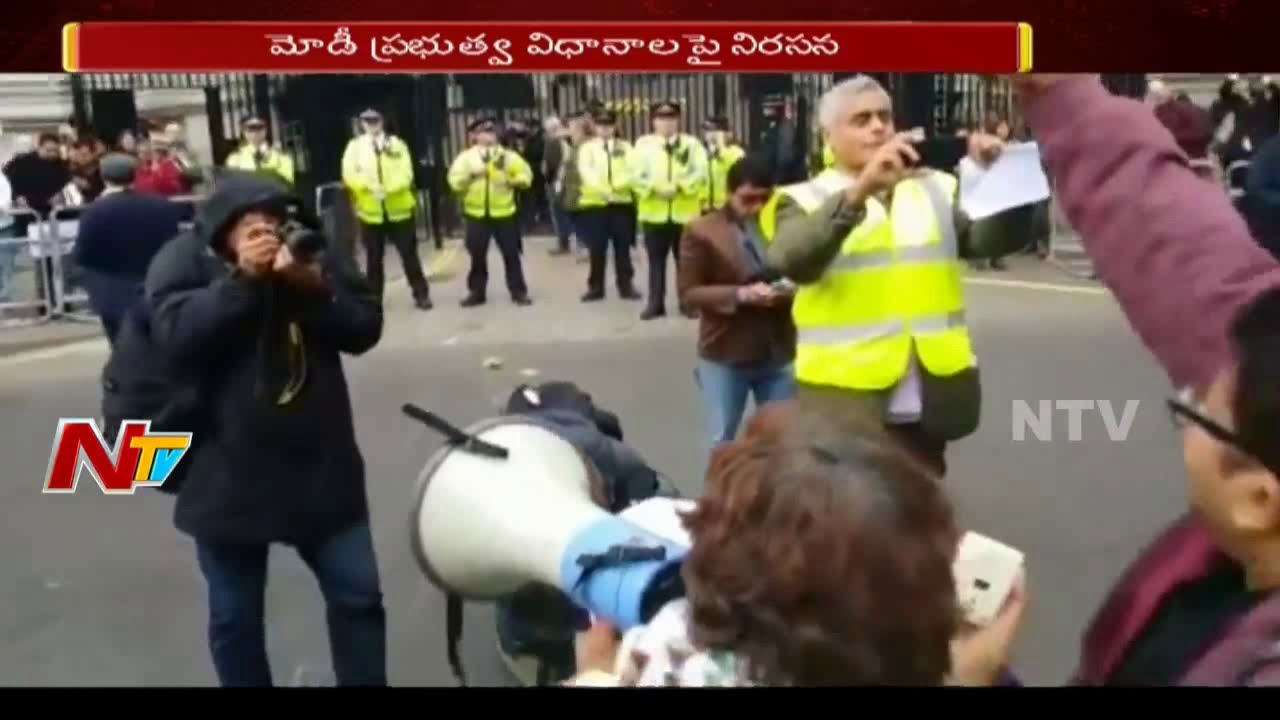 People Protest & Go Back Slogans Against PM Modi Over Asifa Bano Case ...