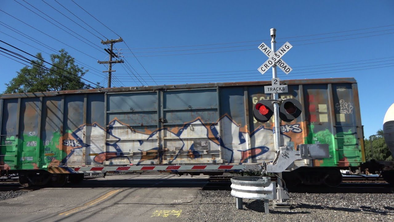 UP 9925 Manifest West, 20th St. Railroad Crossing, Sacramento CA - YouTube