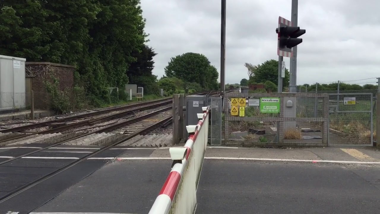 Ford Station Level Crossing (W.Sussex) Saturday 12.05.2018 - YouTube