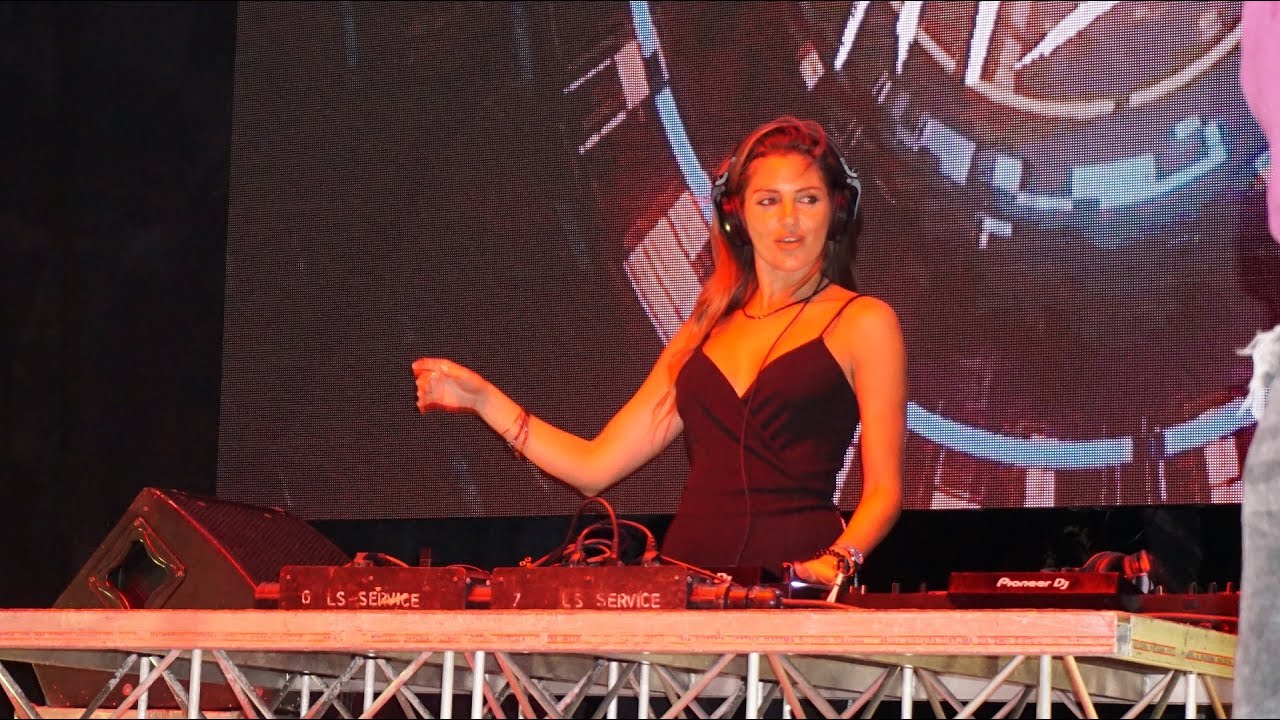 LA DJ PRODUCER GEORGIA MOS A CASOLI - YouTube