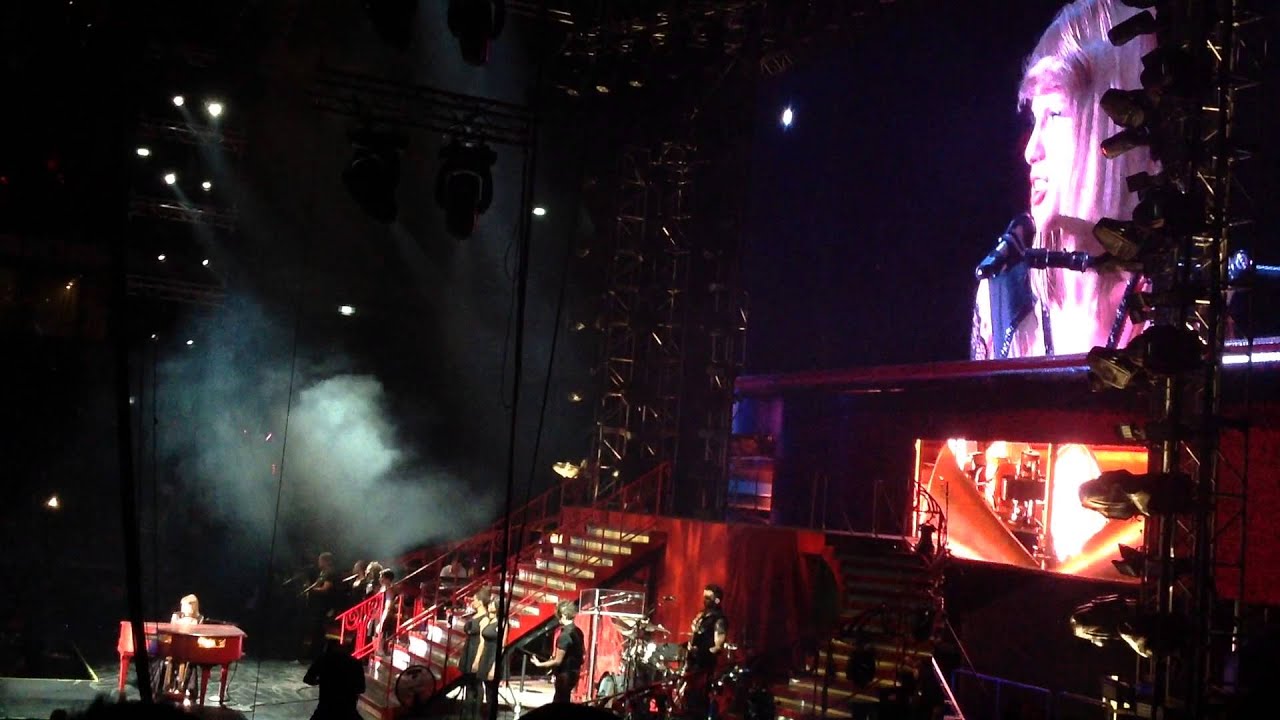 Taylor Swift Red Tour Live In malaysia 2014 HD All Too Well - YouTube