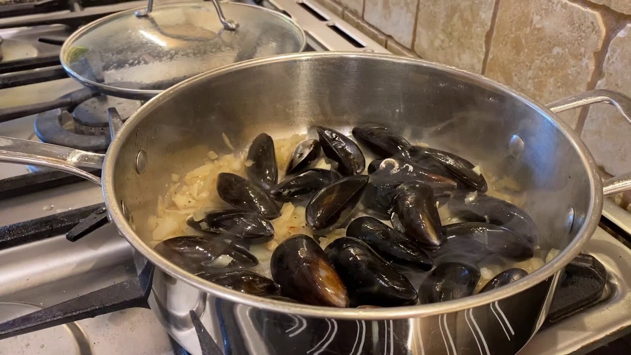 Cooking moules with The Cornish Fishmonger - YouTube