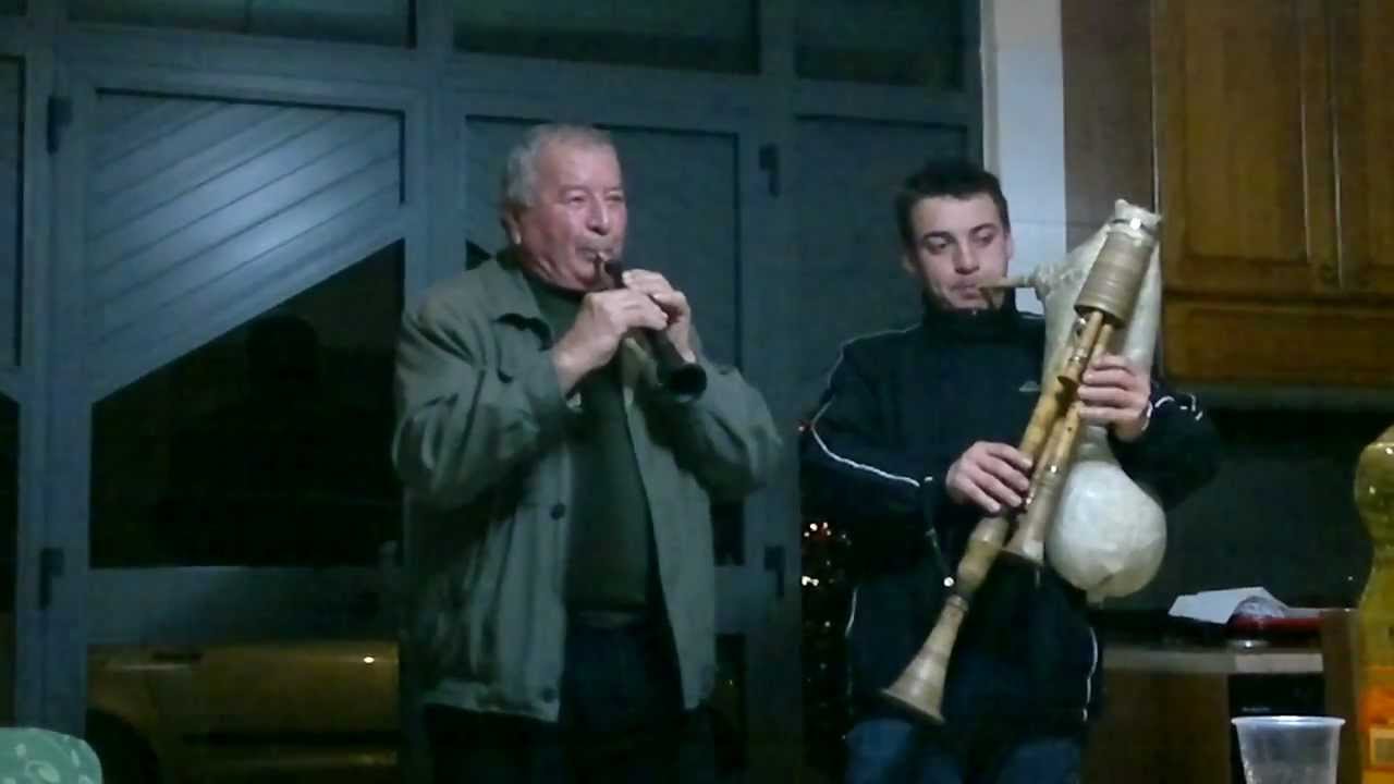 zampognari a Colliano - YouTube