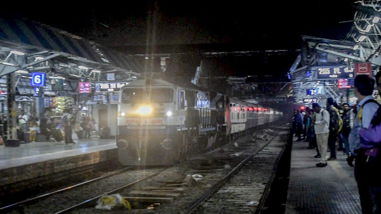 ICF+Utkrisht Udyan Express Skipping Kurla Station... - YouTube