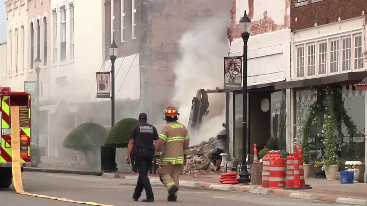 Caught on camera: Building collapse in downtown Denison - YouTube