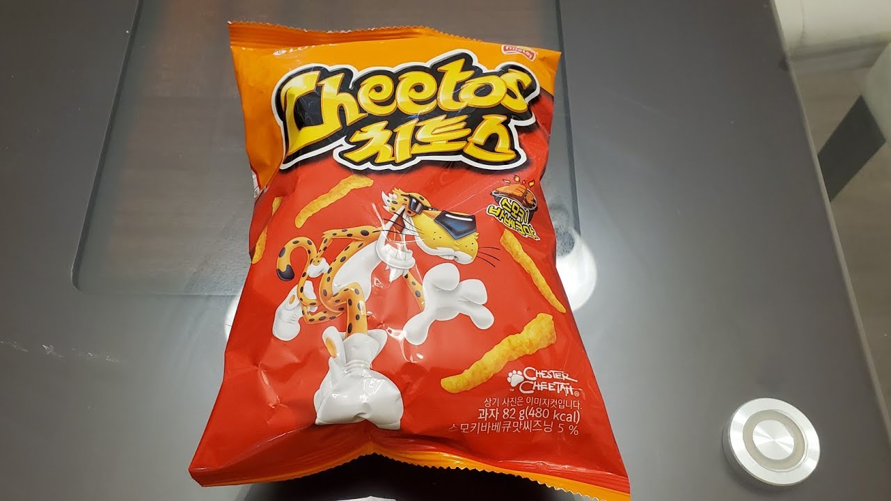 Trying KOREAN CHEETOS Lotte x Frito Smokey Barbecue (스모키 바베큐맛) Cheetos ...