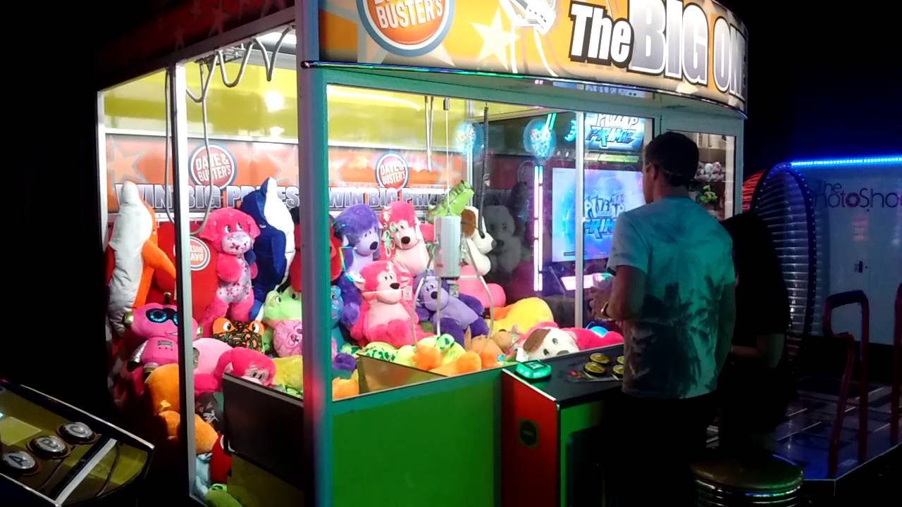 Giant Claw Machine - YouTube