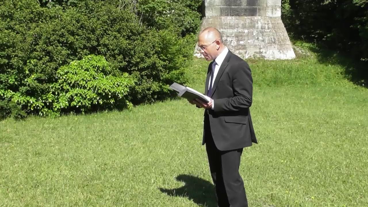 Kevin Reading the Sussex Martyrs roll 2019 - YouTube