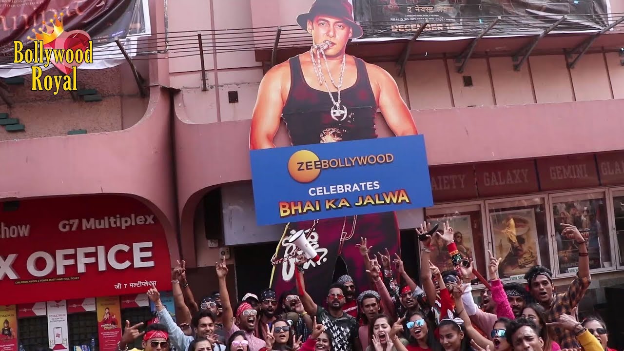 Salman Khan's Hand Painted Cut Out Unveiled At Gaity Galaxy Cinema ...