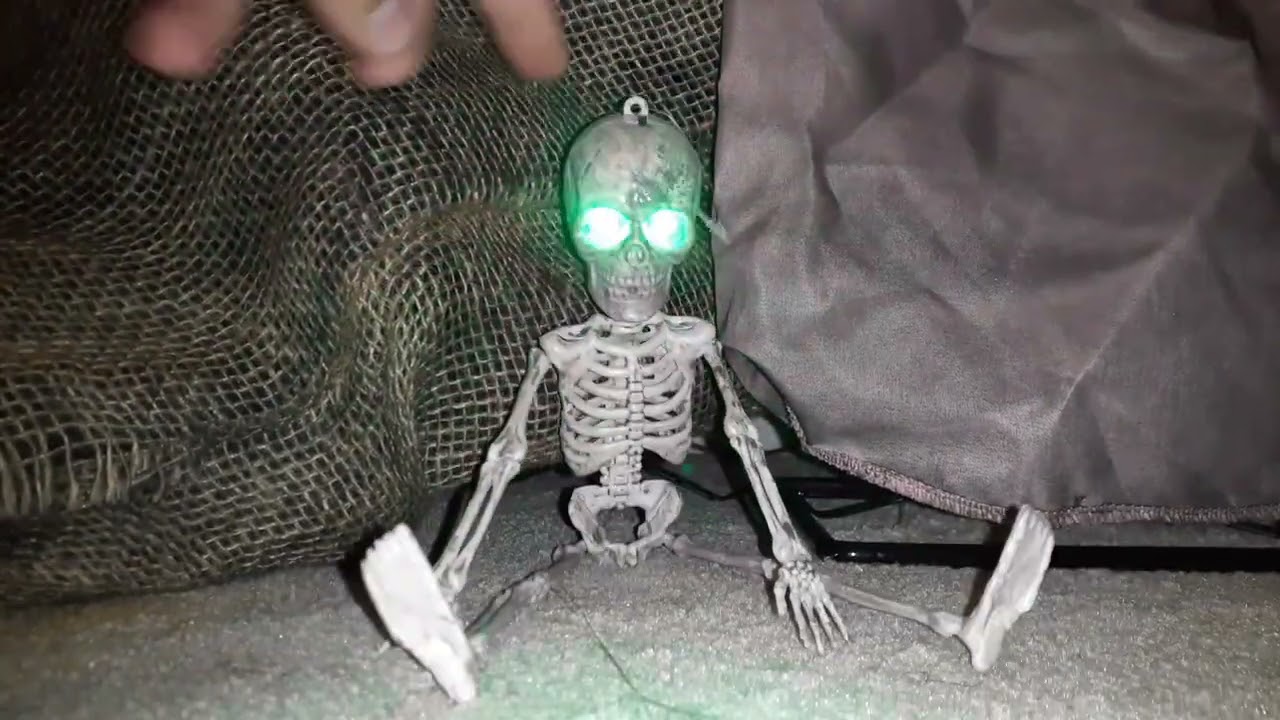 dollar tree halloween laughing skeleton 2022 - YouTube