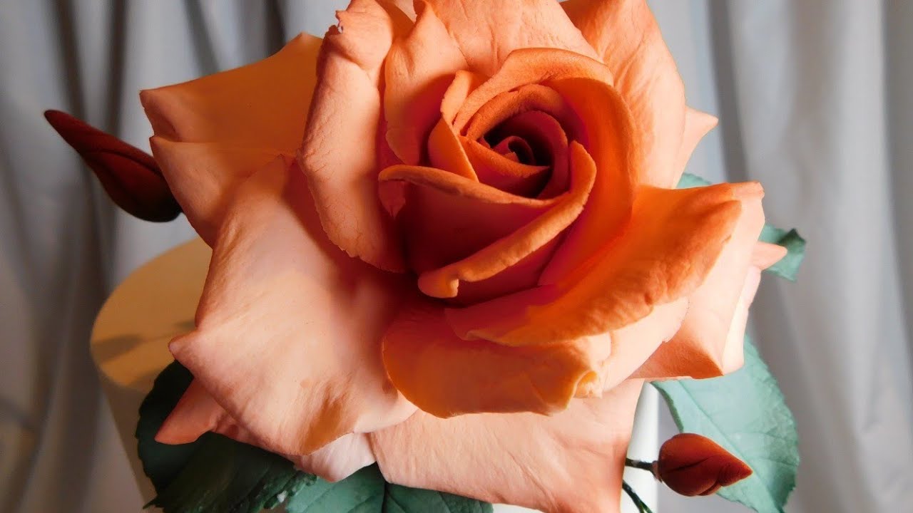 Realistic gumpaste Roses tutorial by Tim at igotyourcake - YouTube