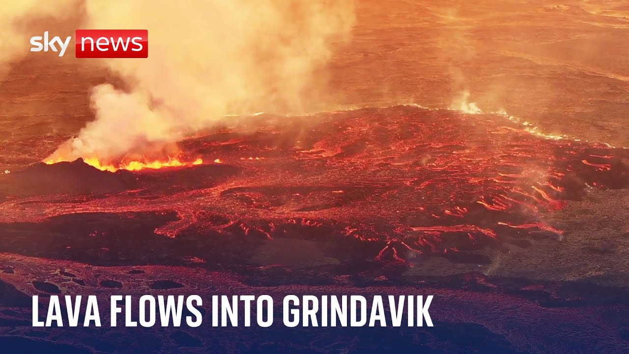 Iceland volcano: Fissures open up in ground as lava flows into ...
