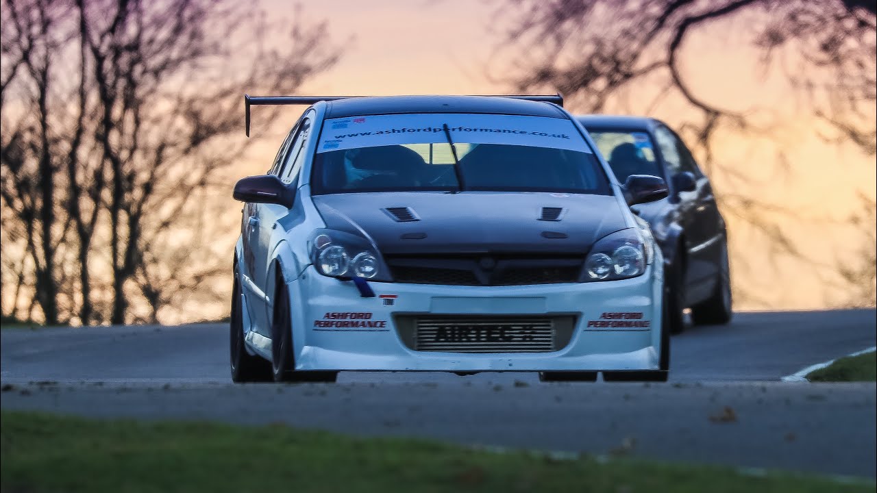 Astra vxr race car, cadwell park - YouTube