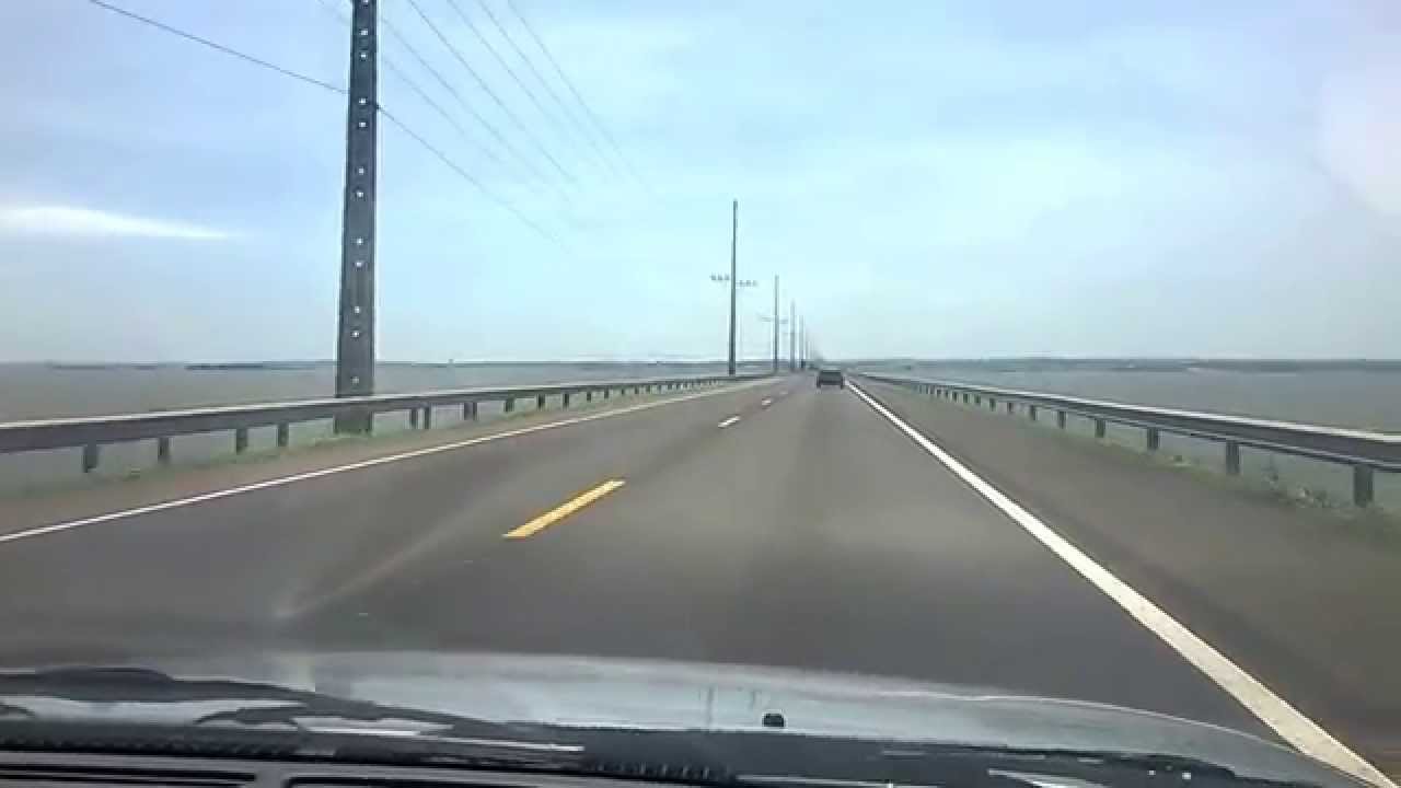 Travessia da ponte sobre o rio Paraná divisa entre Presidente Epitácio ...