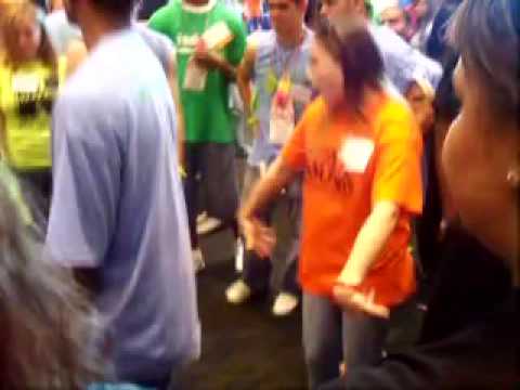 Girl Dancing to Pop, Lock & Drop It - YouTube