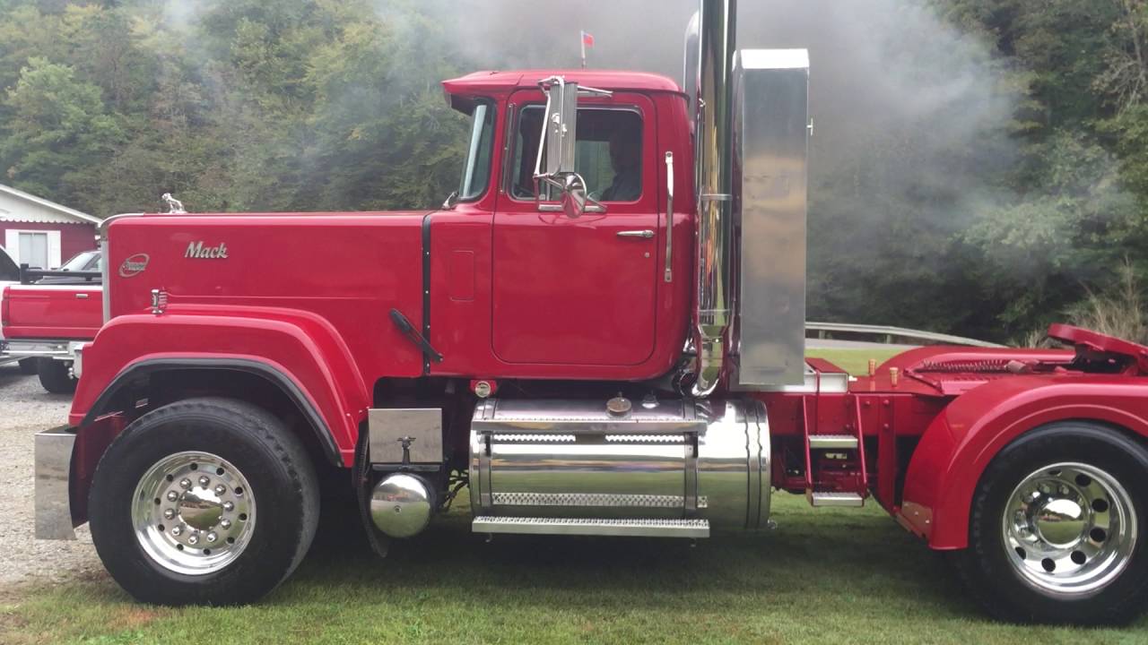 Mack Superliner - YouTube
