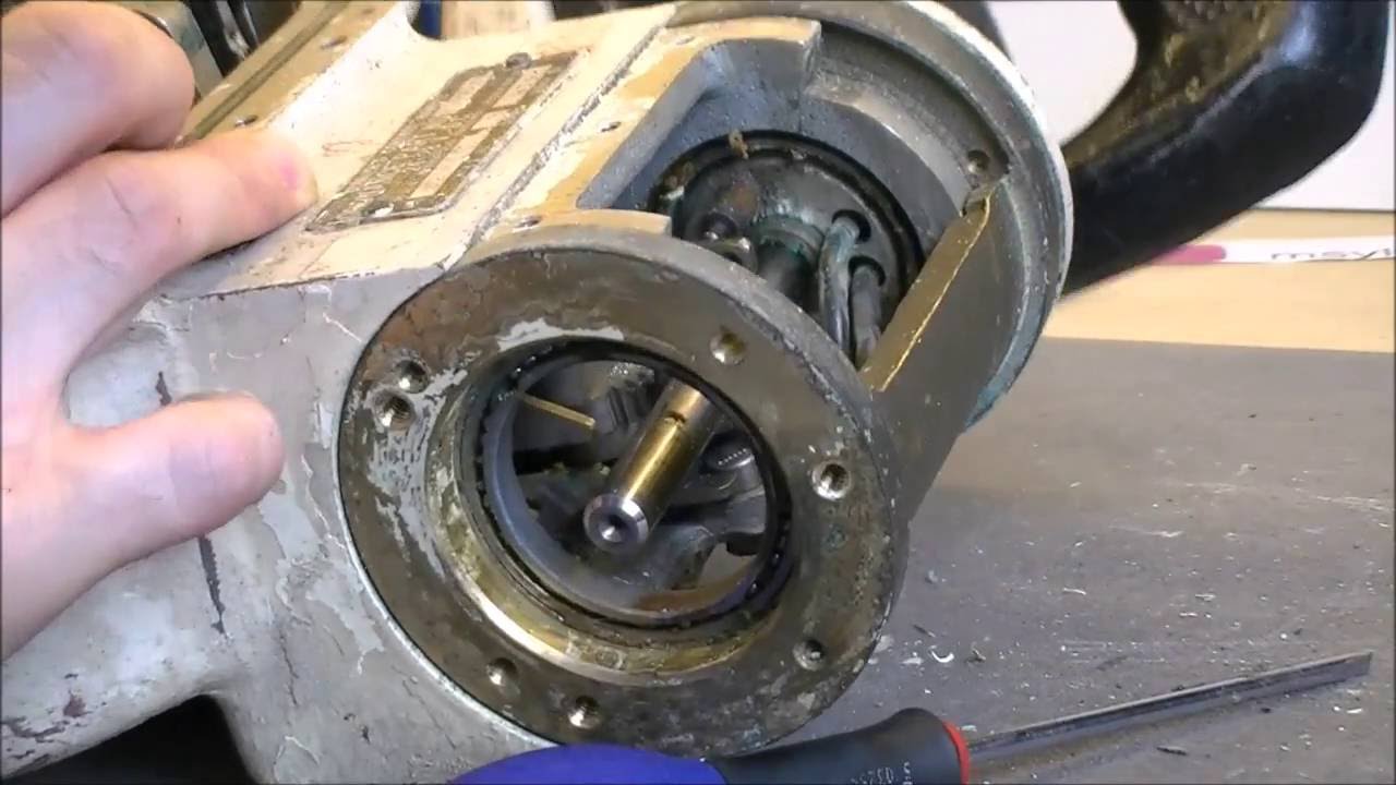 Tank turret and gun controller teardown for restoration - YouTube