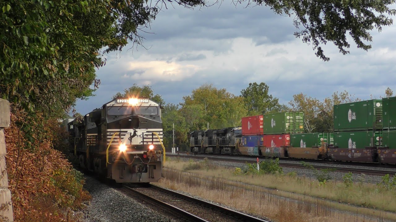 High Speed Intermodal Trains Blasting thru Sewickley - 10/17/2021 - YouTube