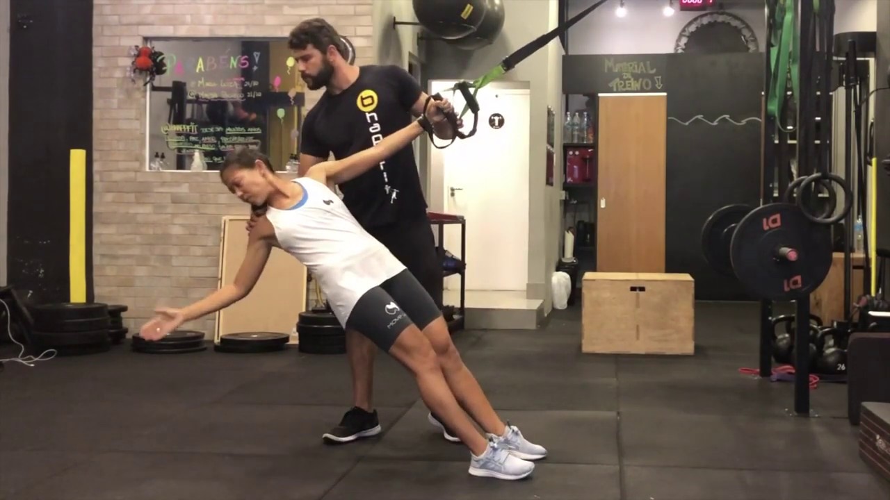 Remada unilateral com rotação no TRX. - YouTube