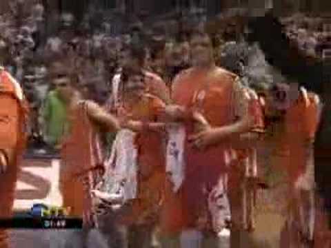 TBL Jeff Trepagnier dunk to Efes Pilsen