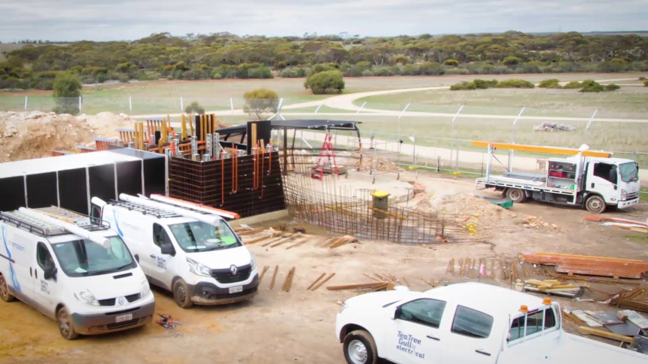 Monarto Zoo Predator Experience Sept 2017 - YouTube