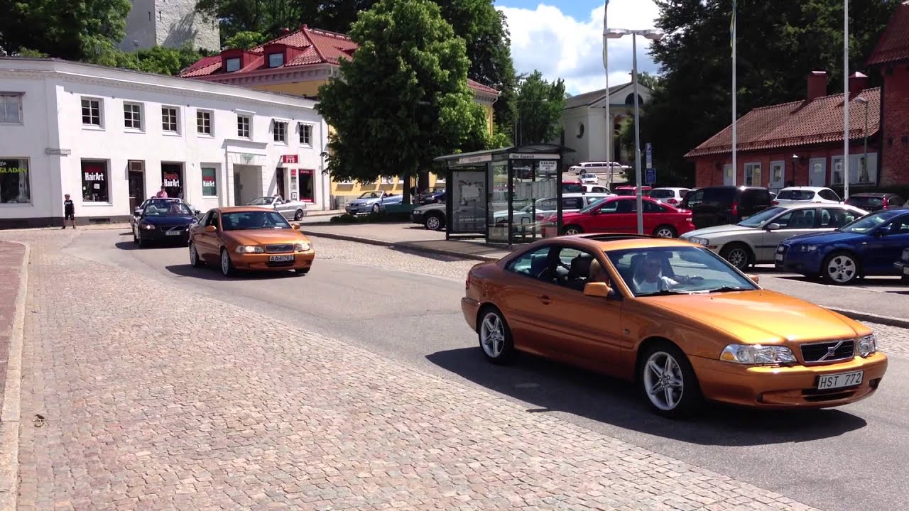 Volvo C 70-karavan genom Uddevalla inför Volvofabrikens nedläggning ...