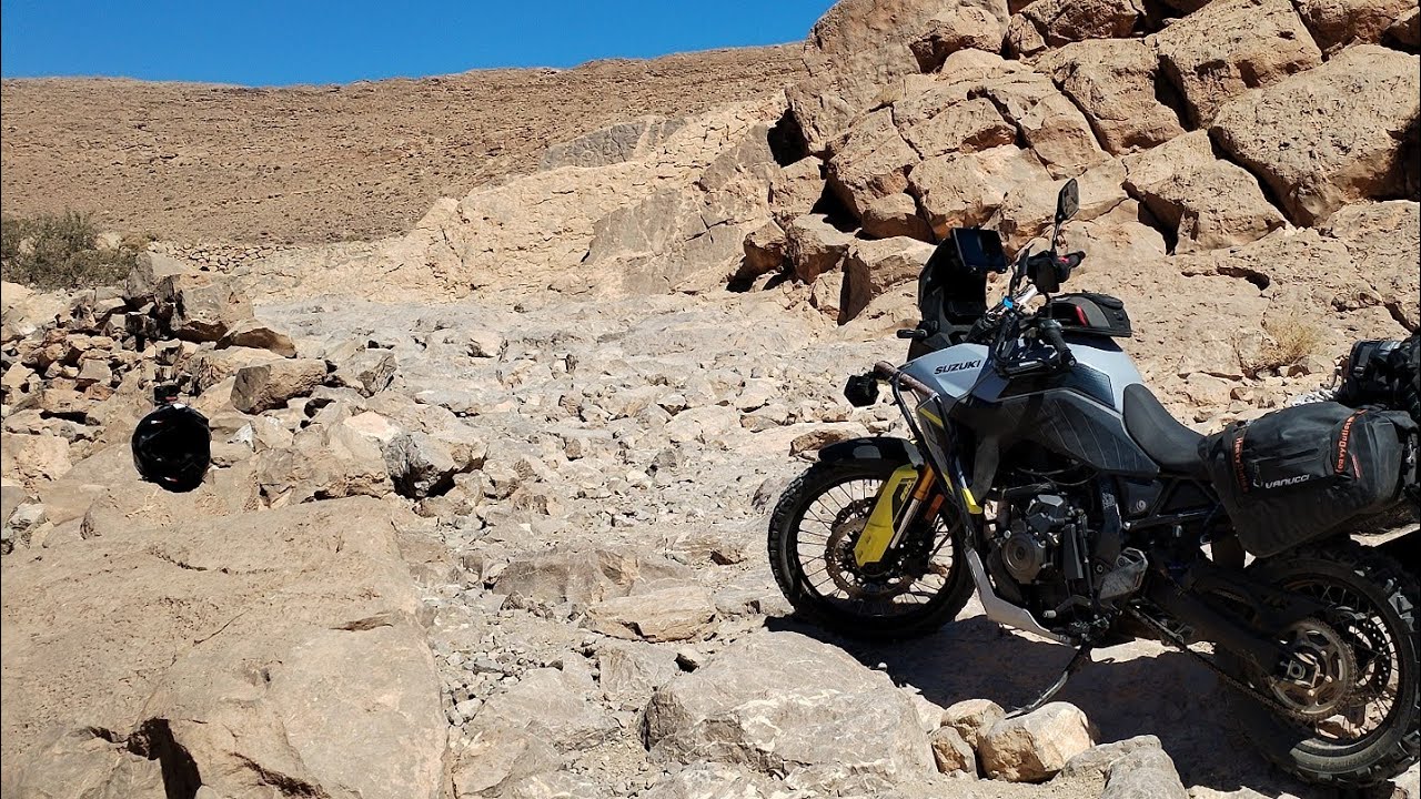 -Le Maroc en solitaire à moto - Déserts et pistes de l'Atlas - YouTube