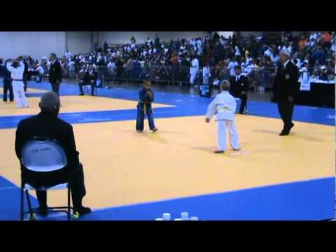 dominic rodriguez throw at 2010 jr judo olympics .MPG - YouTube