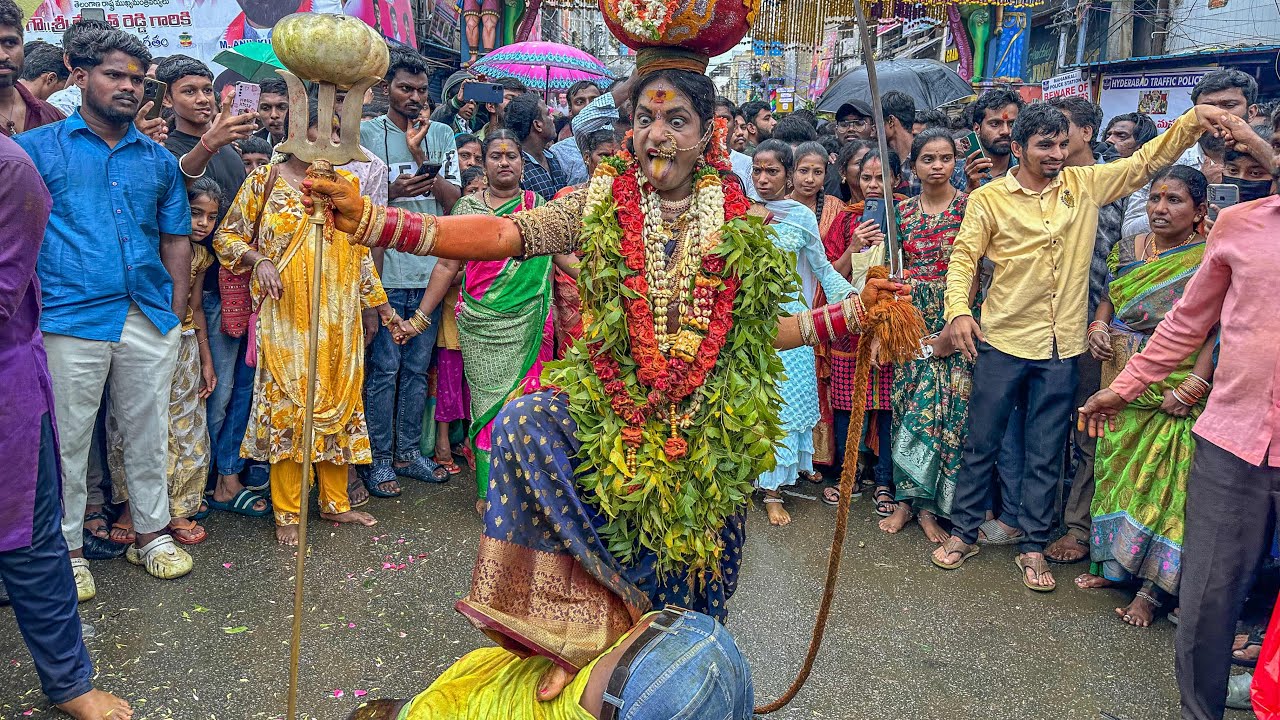 Bonam Rakesh Anna Sigam At Secunderabad Ujjaini Mahankali Temple ...