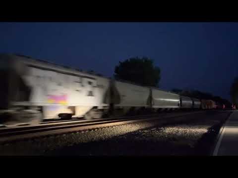 KCS 4786 and 4044 lead a fast NS 17N through Chesterton - YouTube