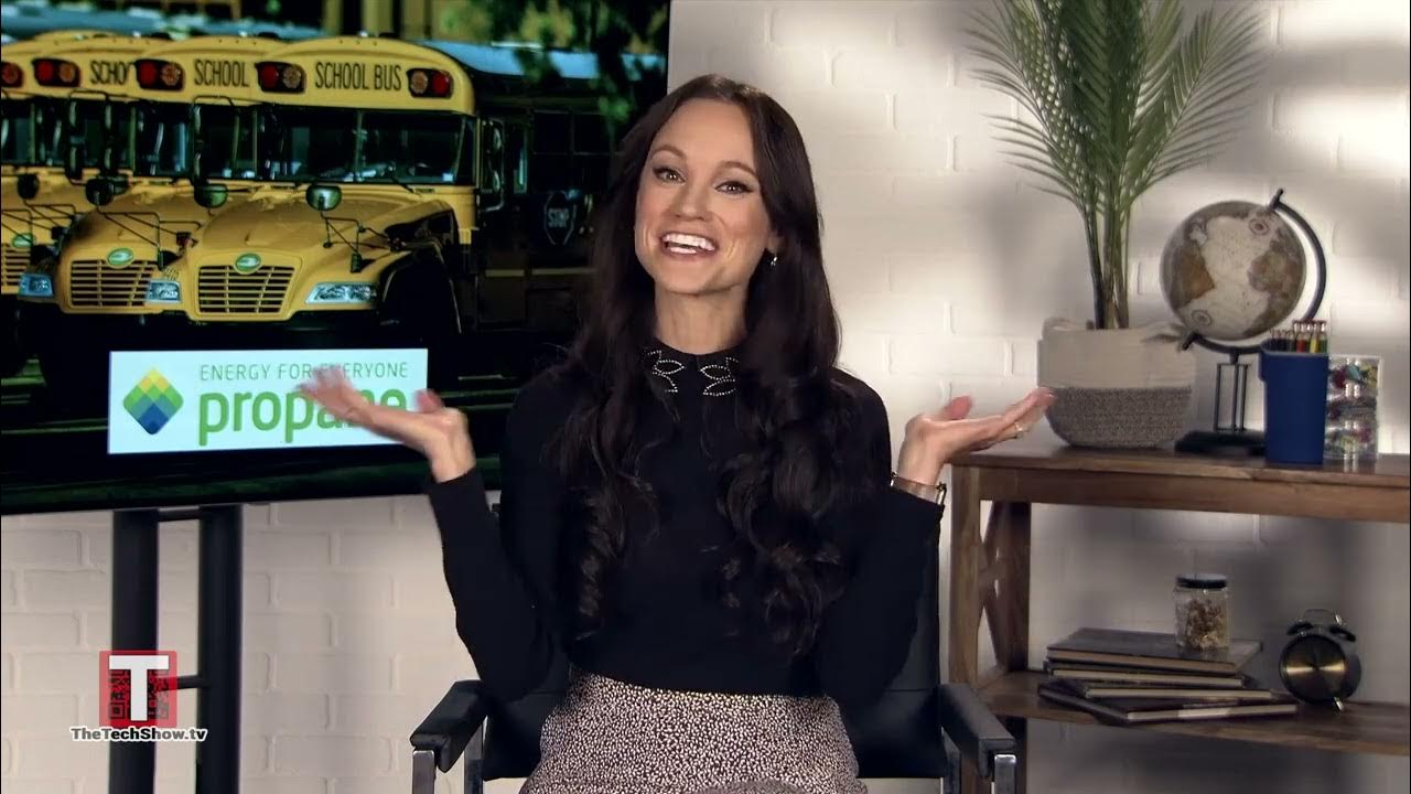 The Space Gal Emily Calandrelli - YouTube