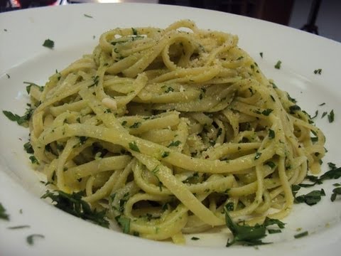ΜΑΚΑΡΟΝΑΔΑ ΠΕΣΤΟ ME ΑΜΥΓΔΑΛΑ ΚΑΙ MAΪNTANΟ ~ Liguini Pesto - YouTube