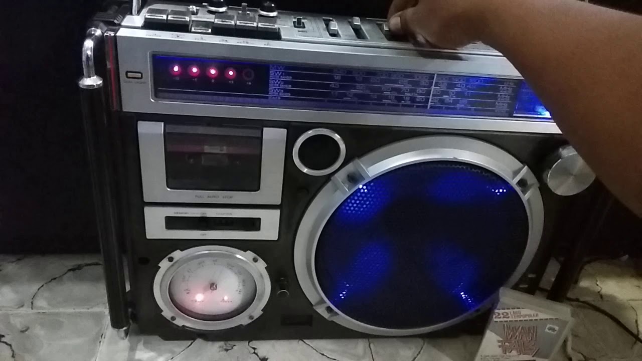 Boombox JVC RC-550 El diablo - YouTube