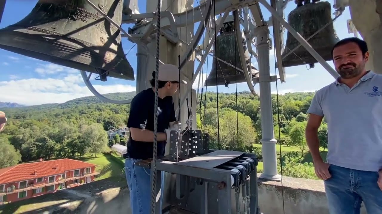Le campane di Castello Brianza, fraz. Brianzola (LC) - YouTube