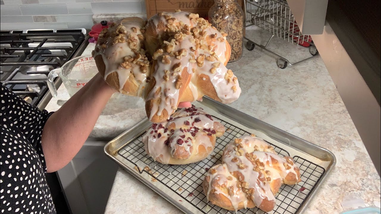 Pittsburgh tradition! New Year’s good luck pretzel - YouTube