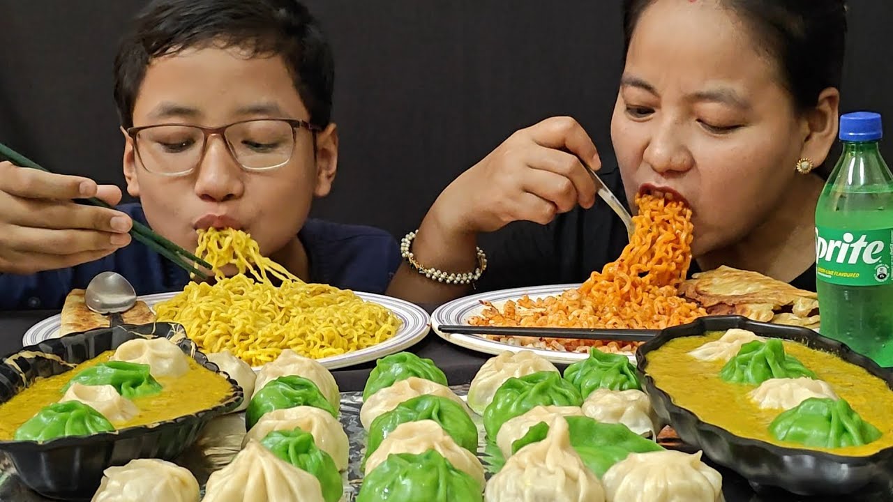 Jhol Momo//White Momo//Green Momo//Mutton Momo//Maggi//KOREAN BBQ//EGG ...