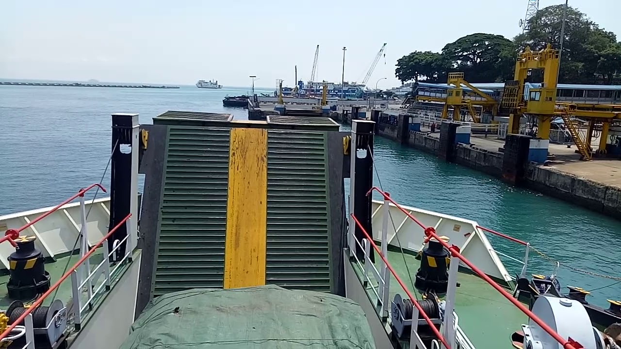 Pelabuhan merak - YouTube