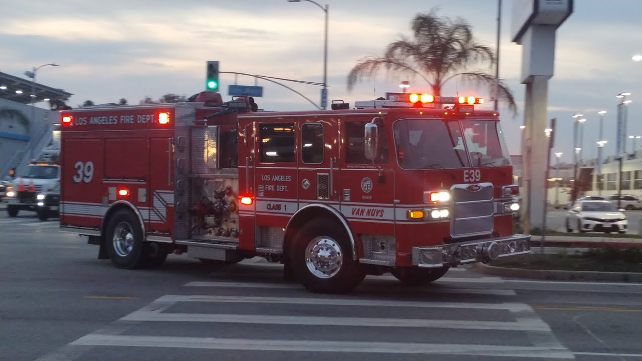 LAFD Engine 39 Responding - YouTube