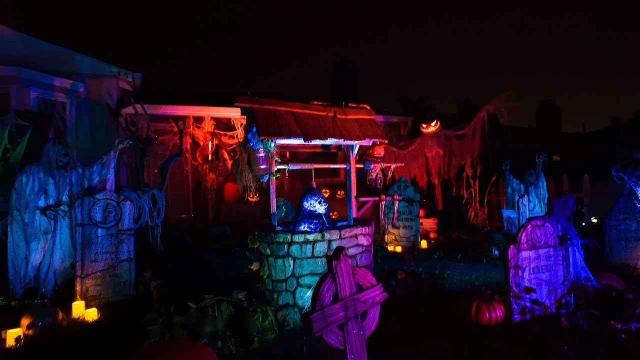 Incredible Halloween Yard Display | Grimwood Hollow Home Haunt ...