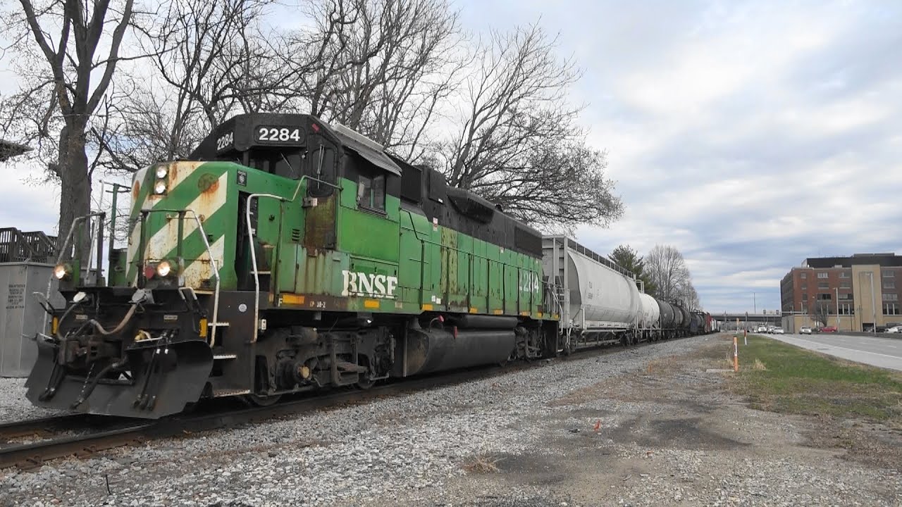 BNSF 2284 Ex-BN Leads Freight, Moline, IL 4/3/23 - YouTube