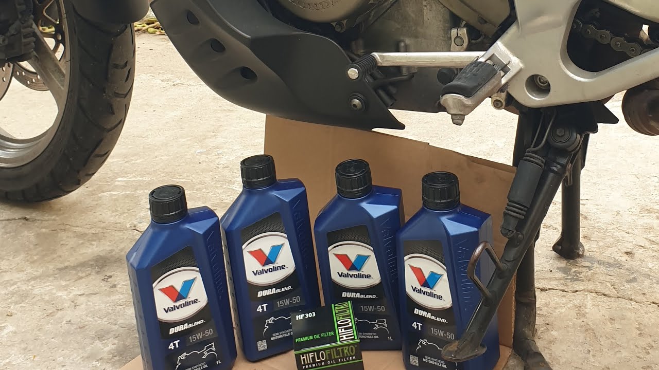 Varadero 1000 αλλαγή λαδιου/ oil change - YouTube