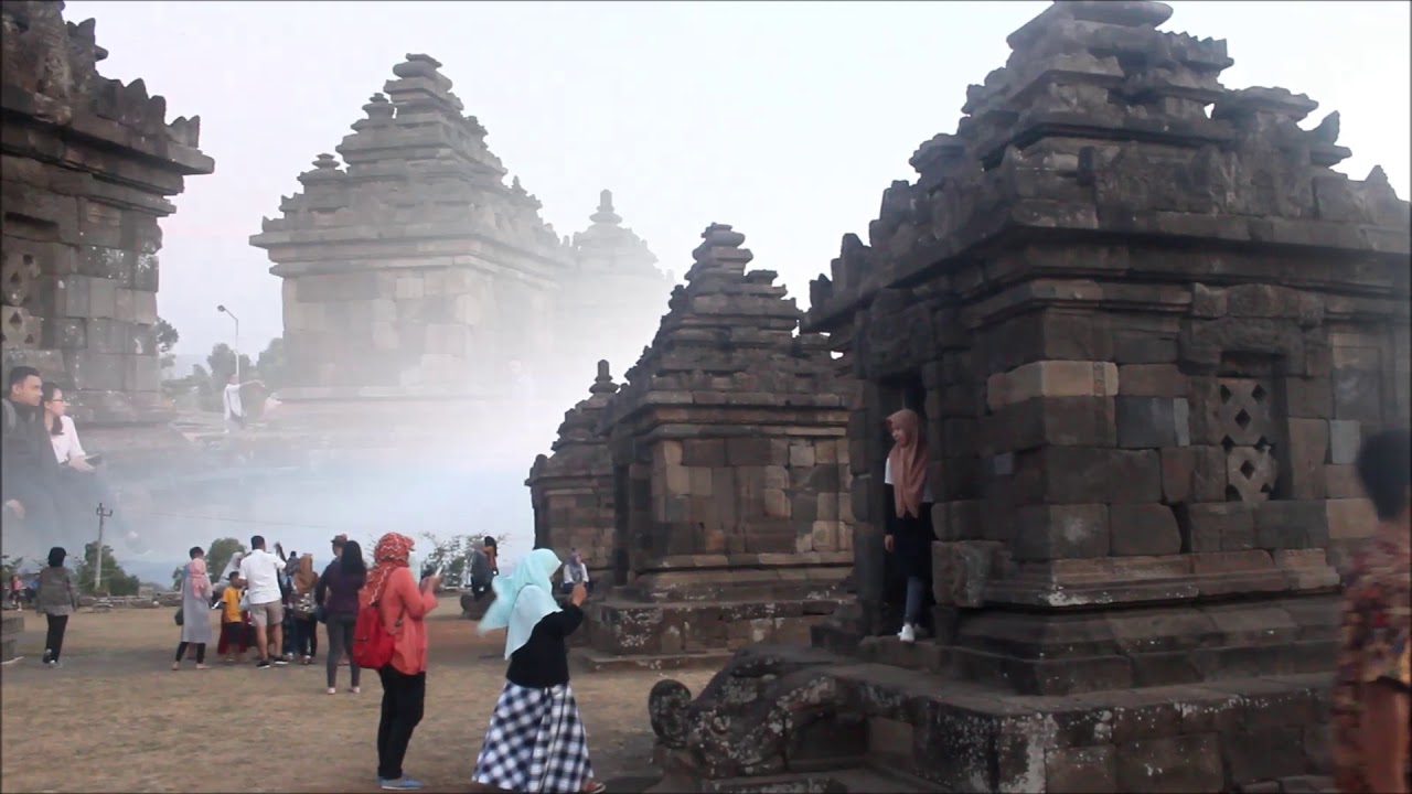 Panorama Senja yang romantis di Candi Ijo Yogyakarta - YouTube