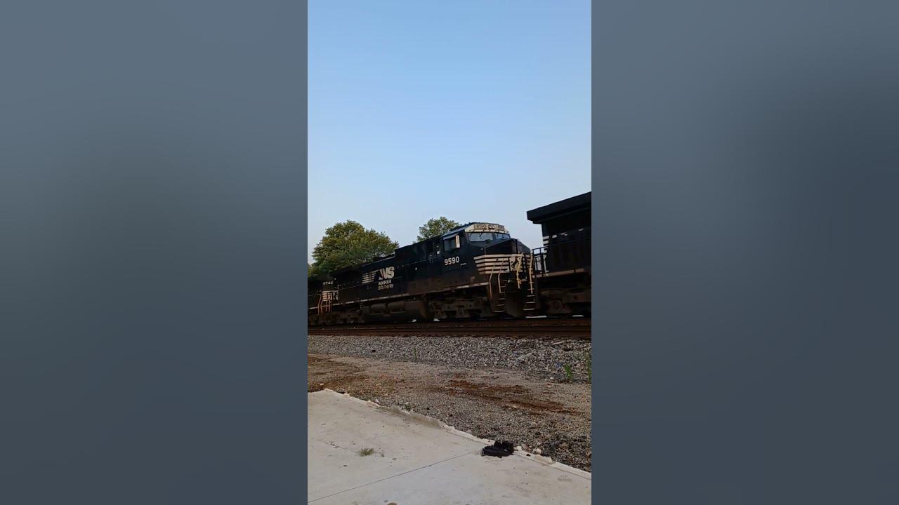 Excellent Speed & Very LOUD HORN Norfolk Southern #4502 - 24x Pictures/Frames @rider22 - YouTube