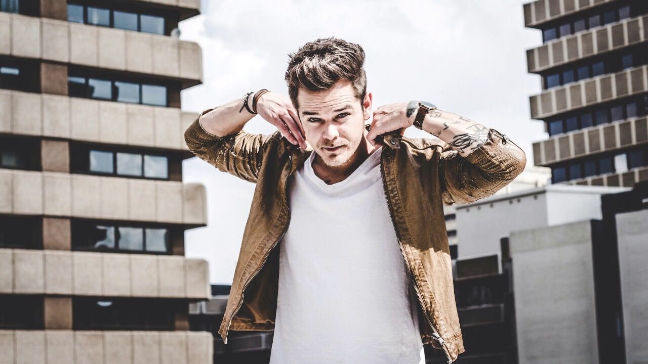 Ivan Roux - Kop In Die Sand Bookings - YouTube