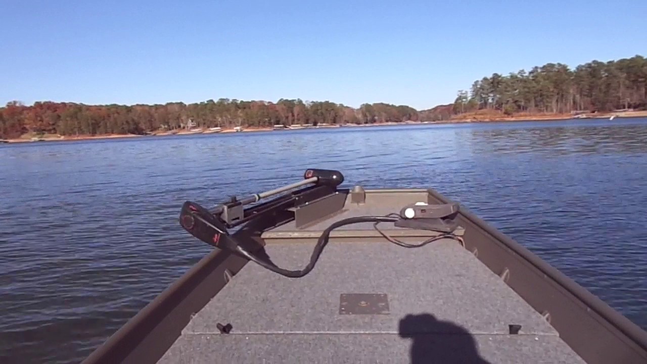 Jon boat with 15 HP Evinrude toping 28 MPH. - YouTube
