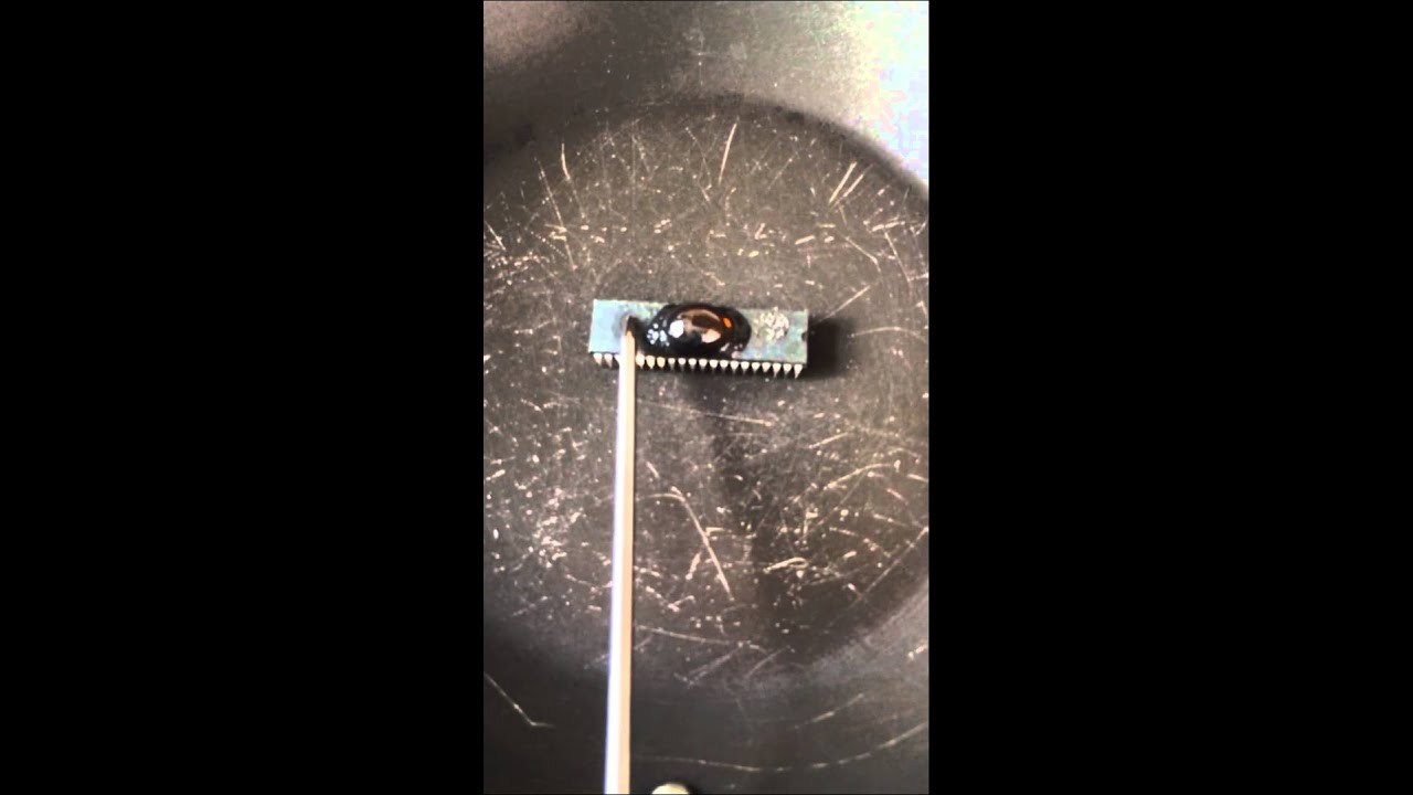 IC decap @ home - YouTube