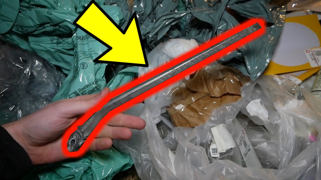Found what looks like a WEAPON in the TRASH!! DUMPSTER DIVING GAMESTOP ...