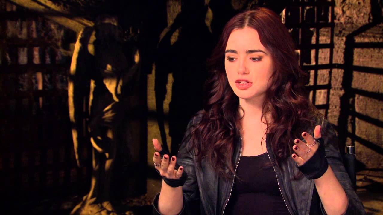 The Mortal Instruments: City of Bones: Lily Collins "Clary" On Set ...