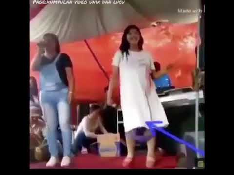 Crazy Funny - Penyanyi Dangdut Celana Dalamnya Melorot... #UNIK.ANEH.LUCU