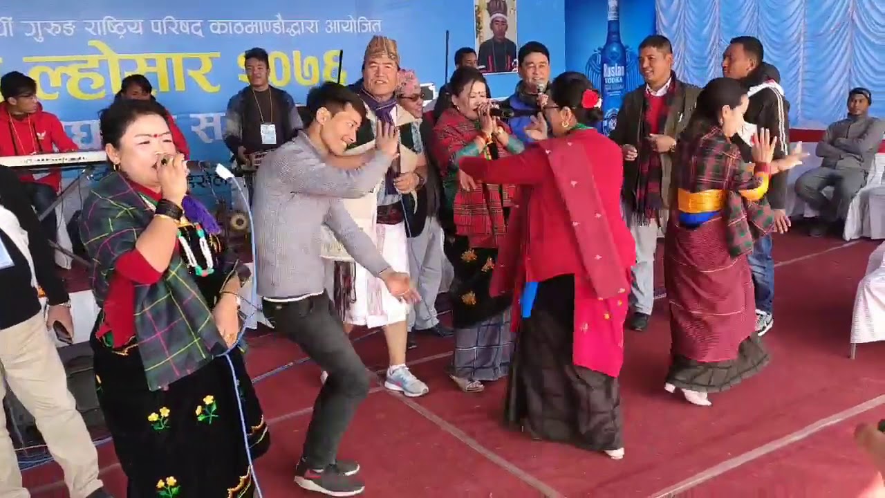 Resh gurung vs Tika gurung बिचको घम्साघम्सि गोरखा मन कामना तमु ...